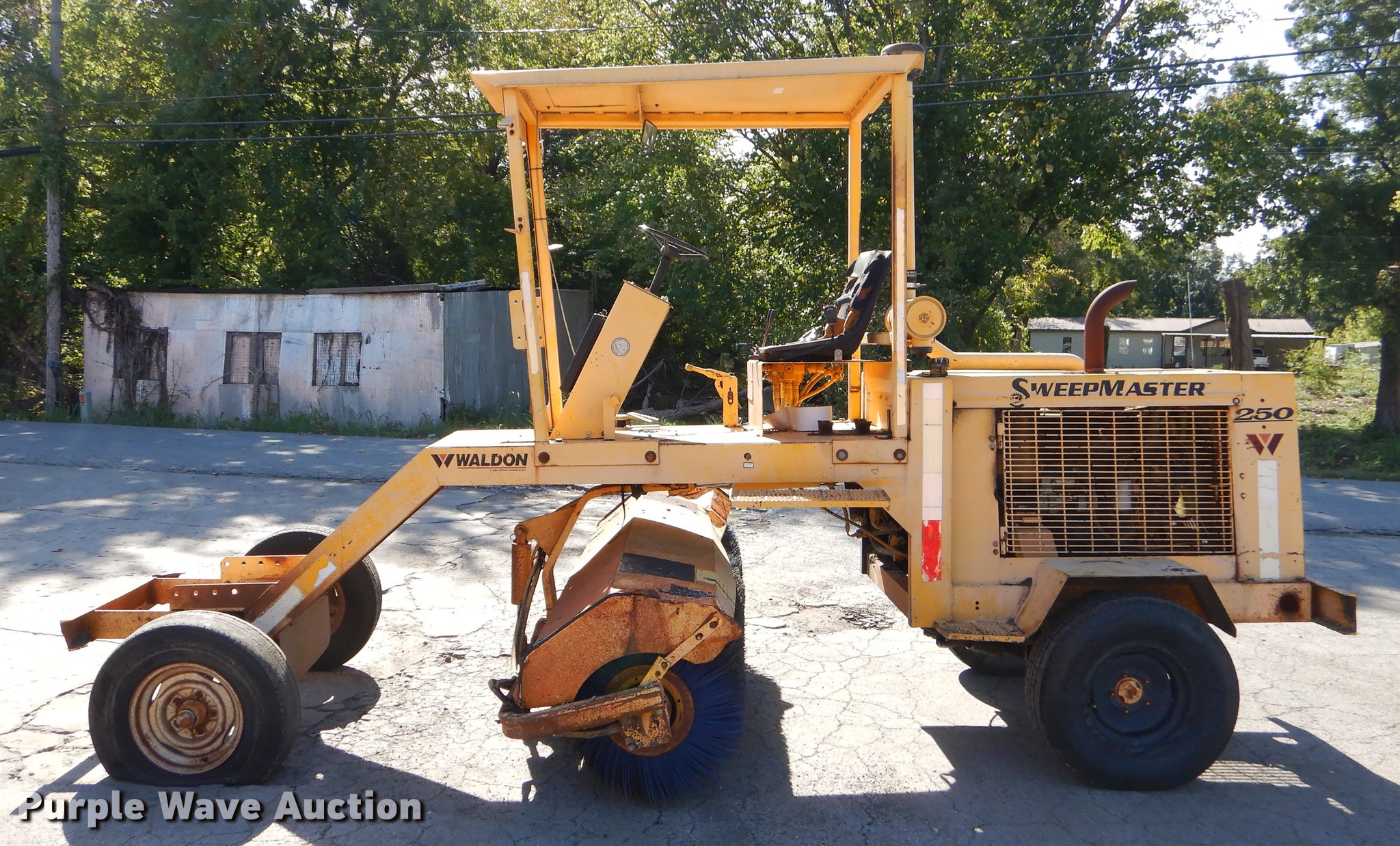 Waldon 250 sweeper in Collinsville, OK | Item EO9737 sold | Purple Wave