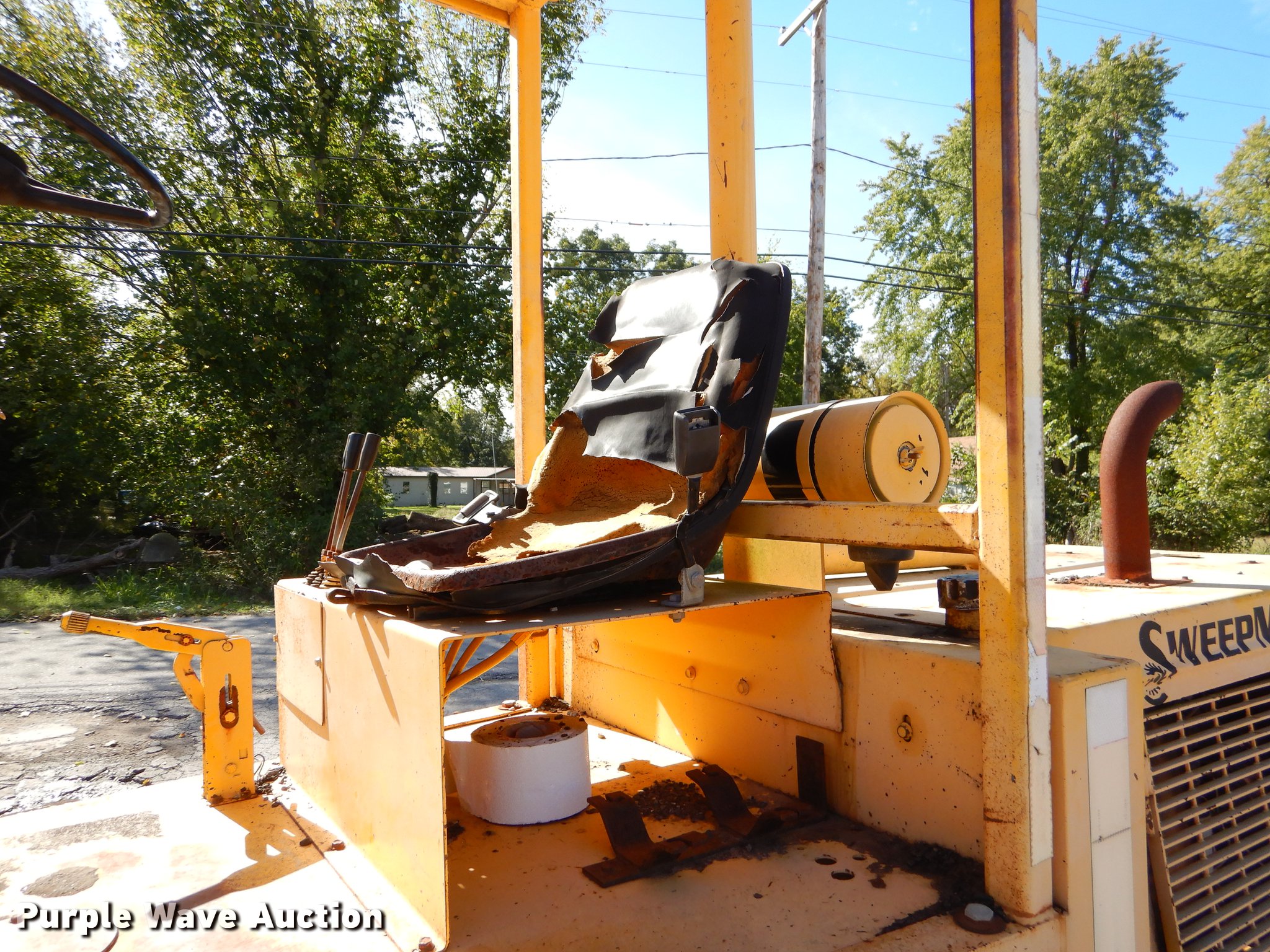 Waldon 250 sweeper in Collinsville, OK | Item EO9737 sold | Purple Wave