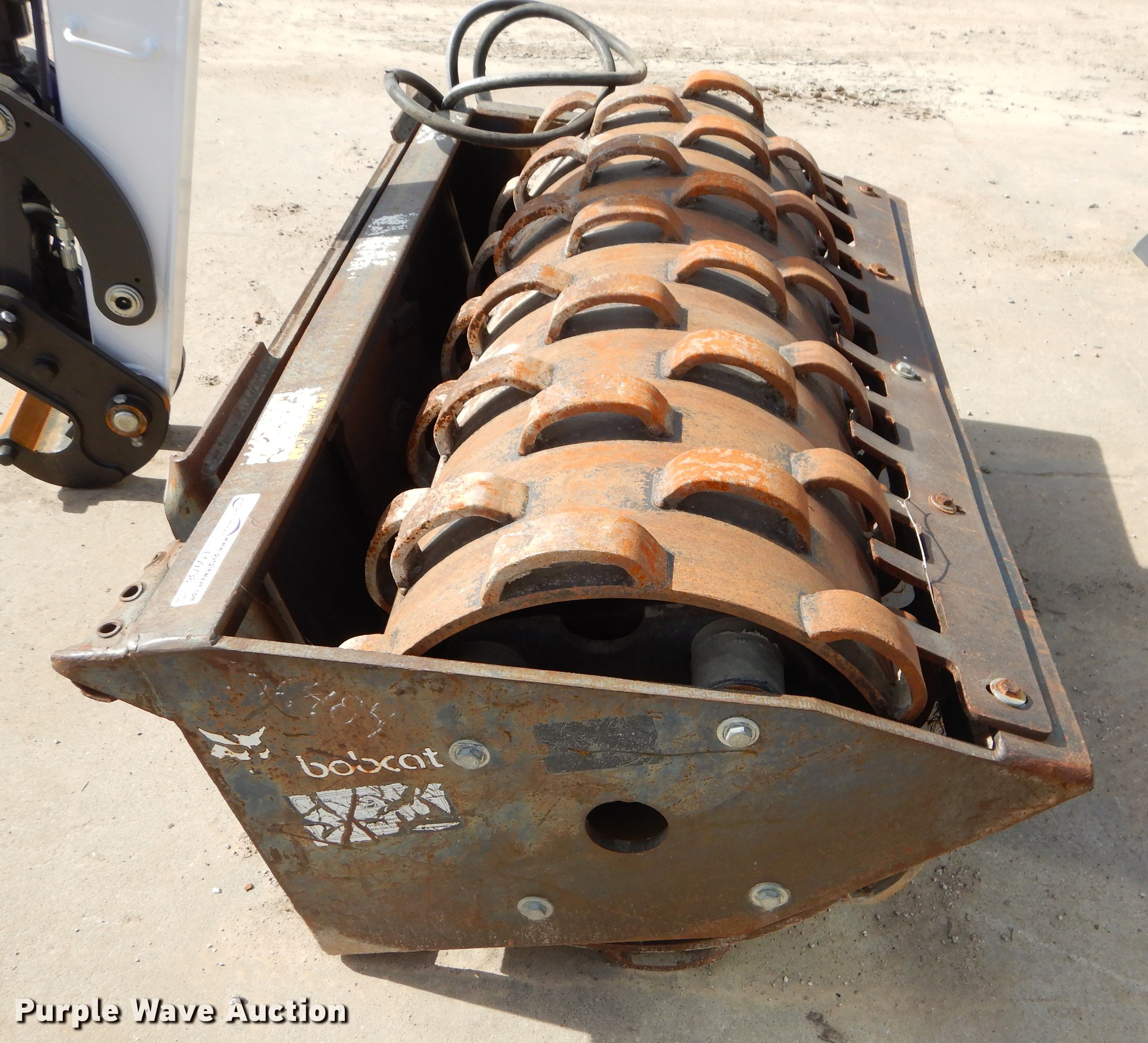 Bobcat vibratory roller attachment in Tulsa, OK | Item EO9738 sold ...