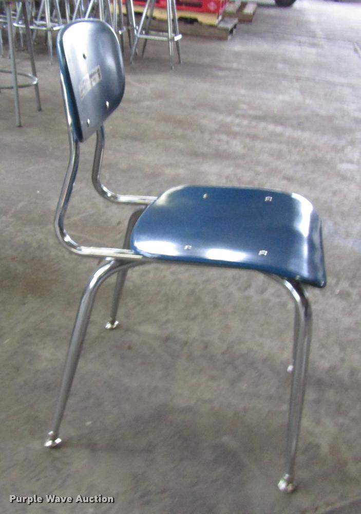 (80) student chairs in Salina, KS | Item FJ9537 sold | Purple Wave