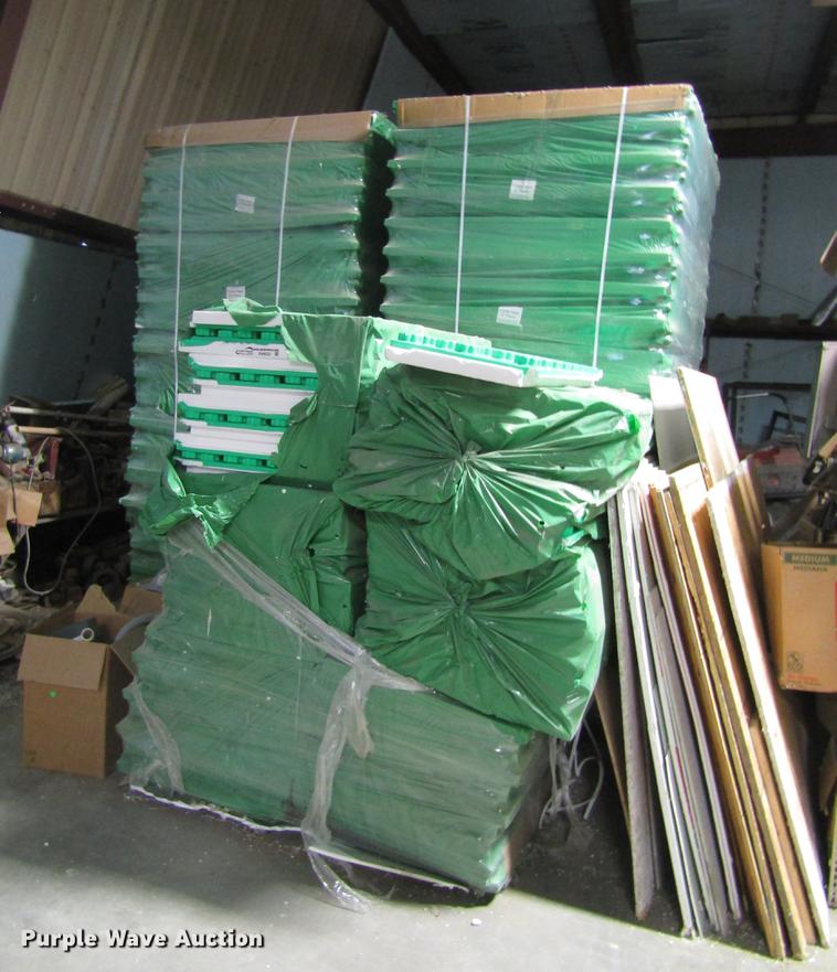 (525) Crete heat panels in Plainville, KS | Item EH9322 sold | Purple Wave