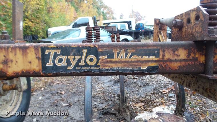 Taylor-Way 600054 chisel plow in Fenton, MO | Item DE4942 sold | Purple ...
