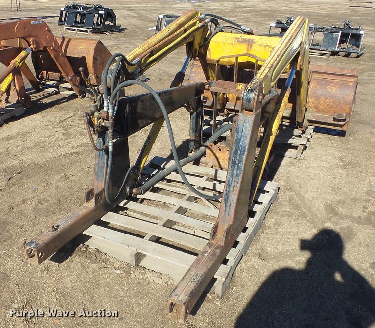 Davis loader in Kinsley, KS | Item EH9065 sold | Purple Wave