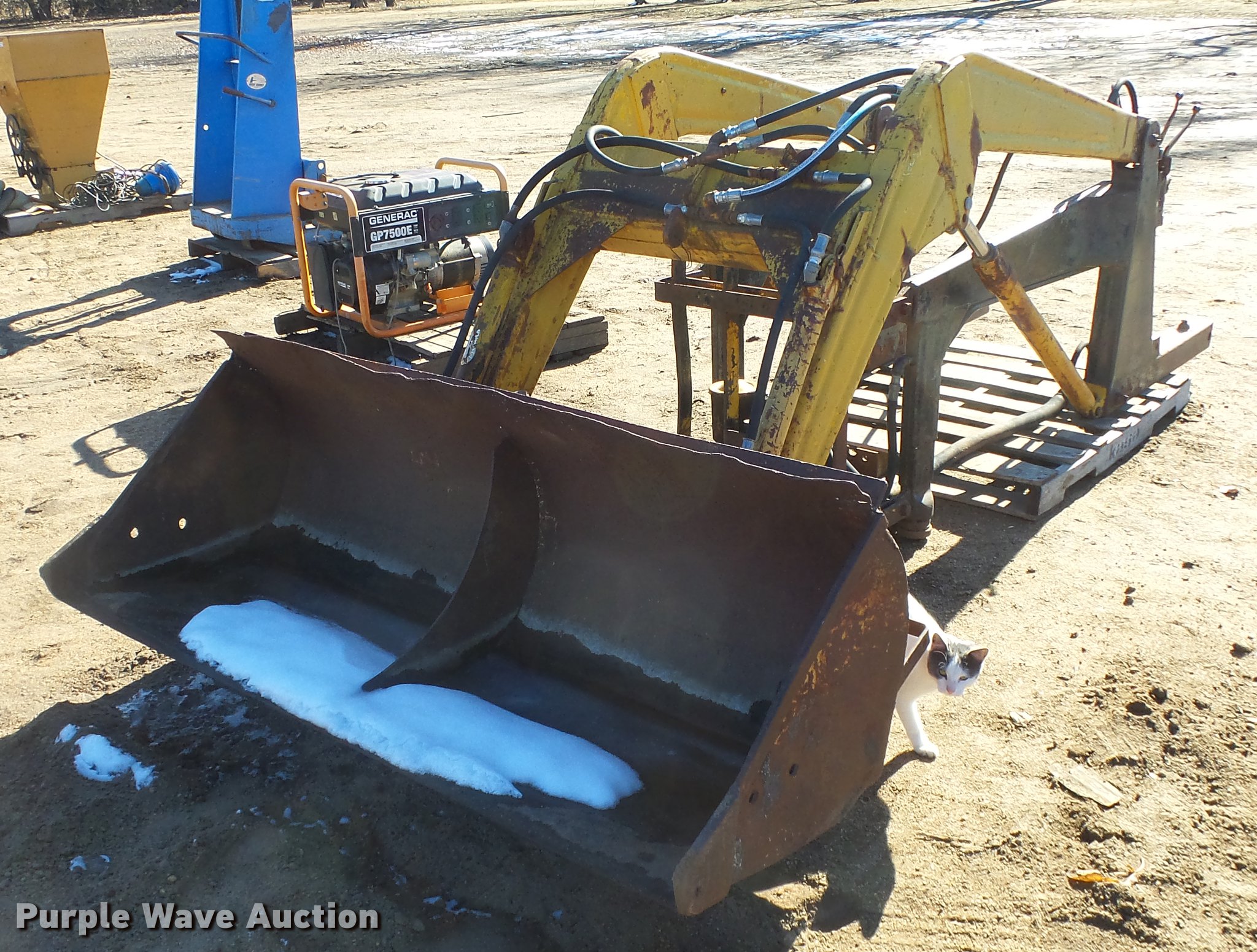 Davis loader in Kinsley, KS | Item EH9065 sold | Purple Wave