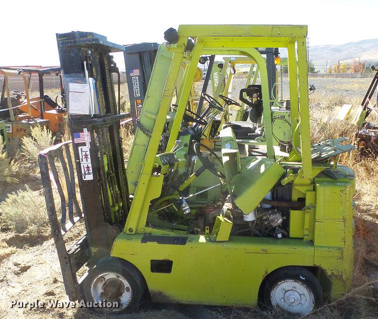 (6) Clark salvage forklifts in Reno, NV | Item FS9792 sold | Purple Wave