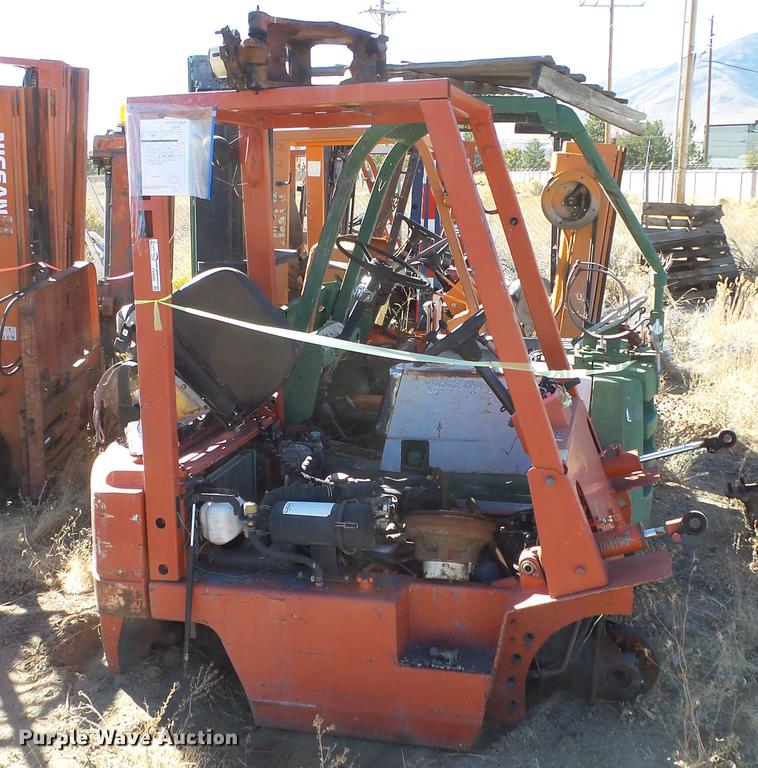 (6) salvage forklifts in Reno, NV | Item FS9800 sold | Purple Wave