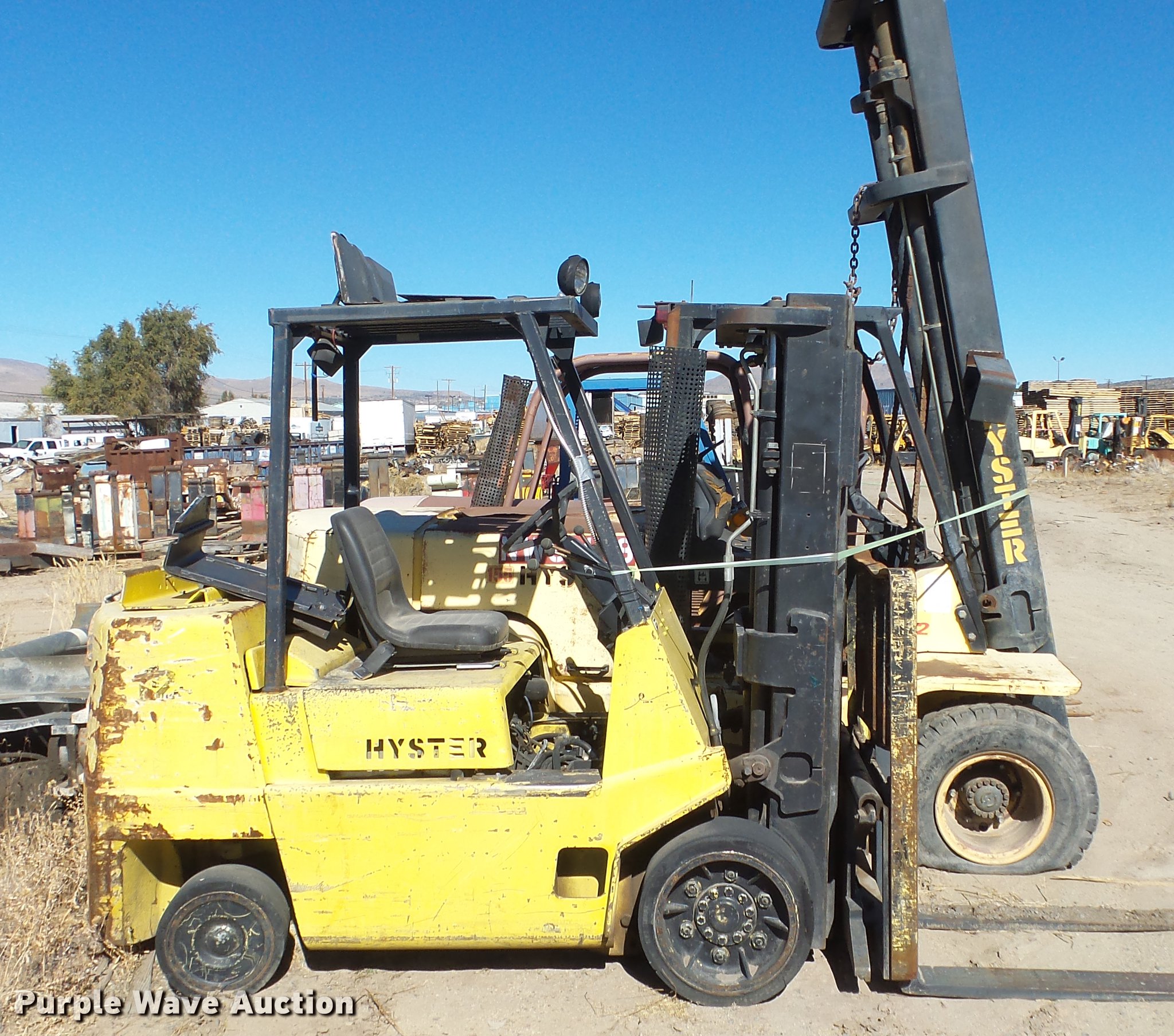 (4) salvage forklifts in Reno, NV | Item FS9758 sold | Purple Wave