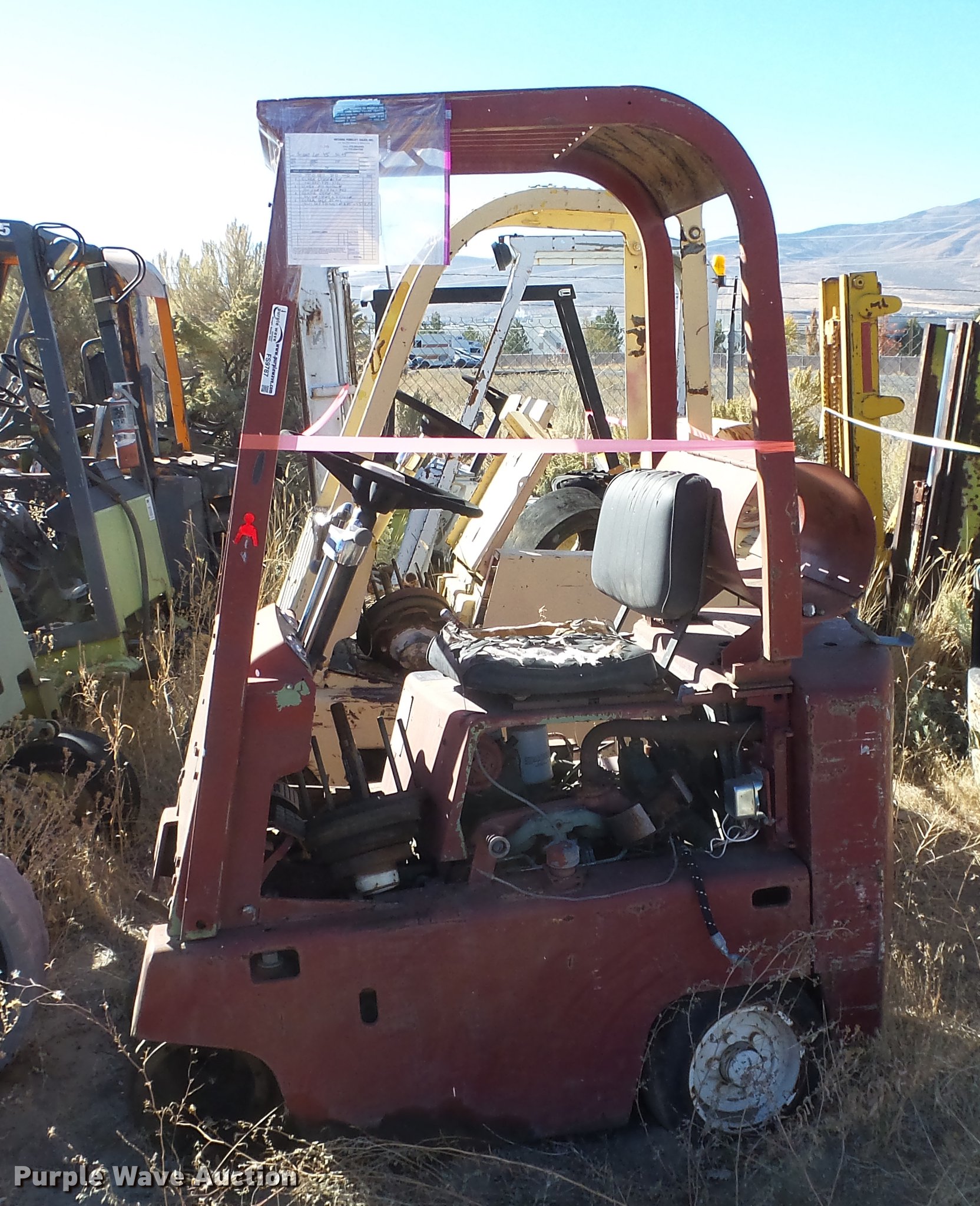 (4) Clark salvage forklifts in Reno, NV | Item FS9787 sold | Purple Wave