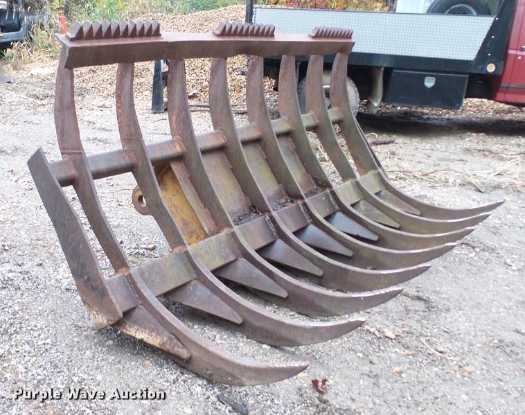 Pemberton JD755IVLR root rake in Fenton, MO | Item DE4941 sold | Purple ...