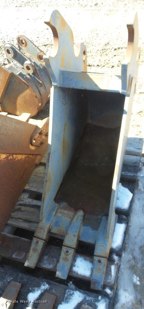 Kubota 12"W excavator bucket in Wichita, KS | Item EH9096 sold | Purple ...