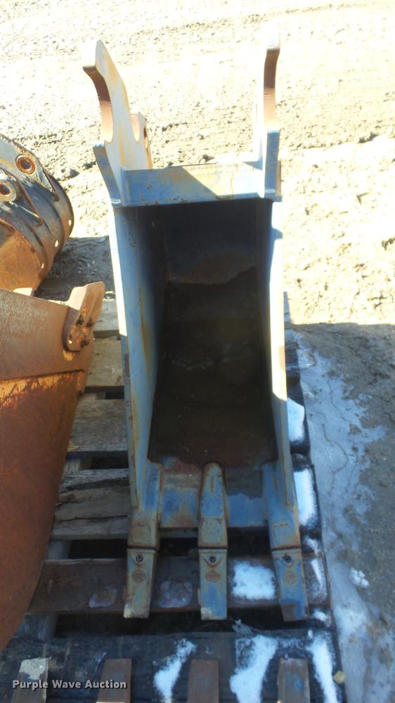 Kubota 12"W excavator bucket in Wichita, KS | Item EH9096 sold | Purple ...