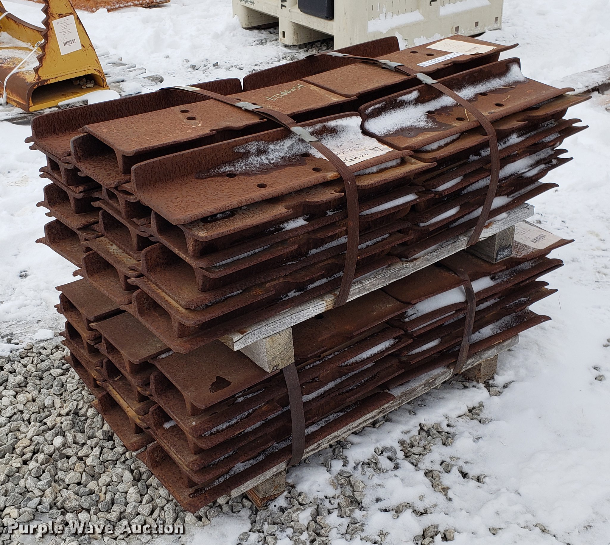 22"W dozer track pads in Kansas City, MO | Item DB9479 sold | Purple Wave