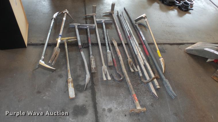Fire prying tools in Hutchinson, KS | Item FI9353 sold | Purple Wave