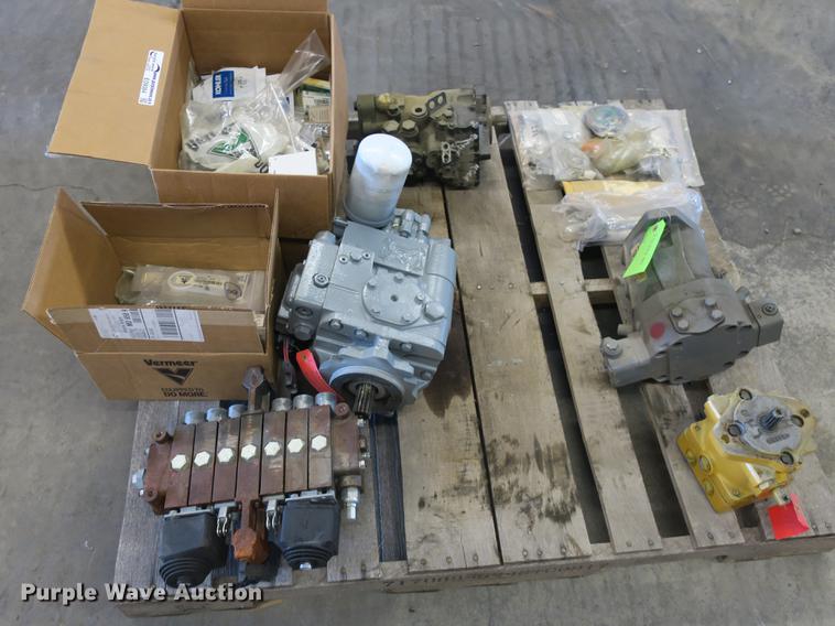 Vermeer hydraulic motors in Brookline, MO | Item EO9384 sold | Purple Wave