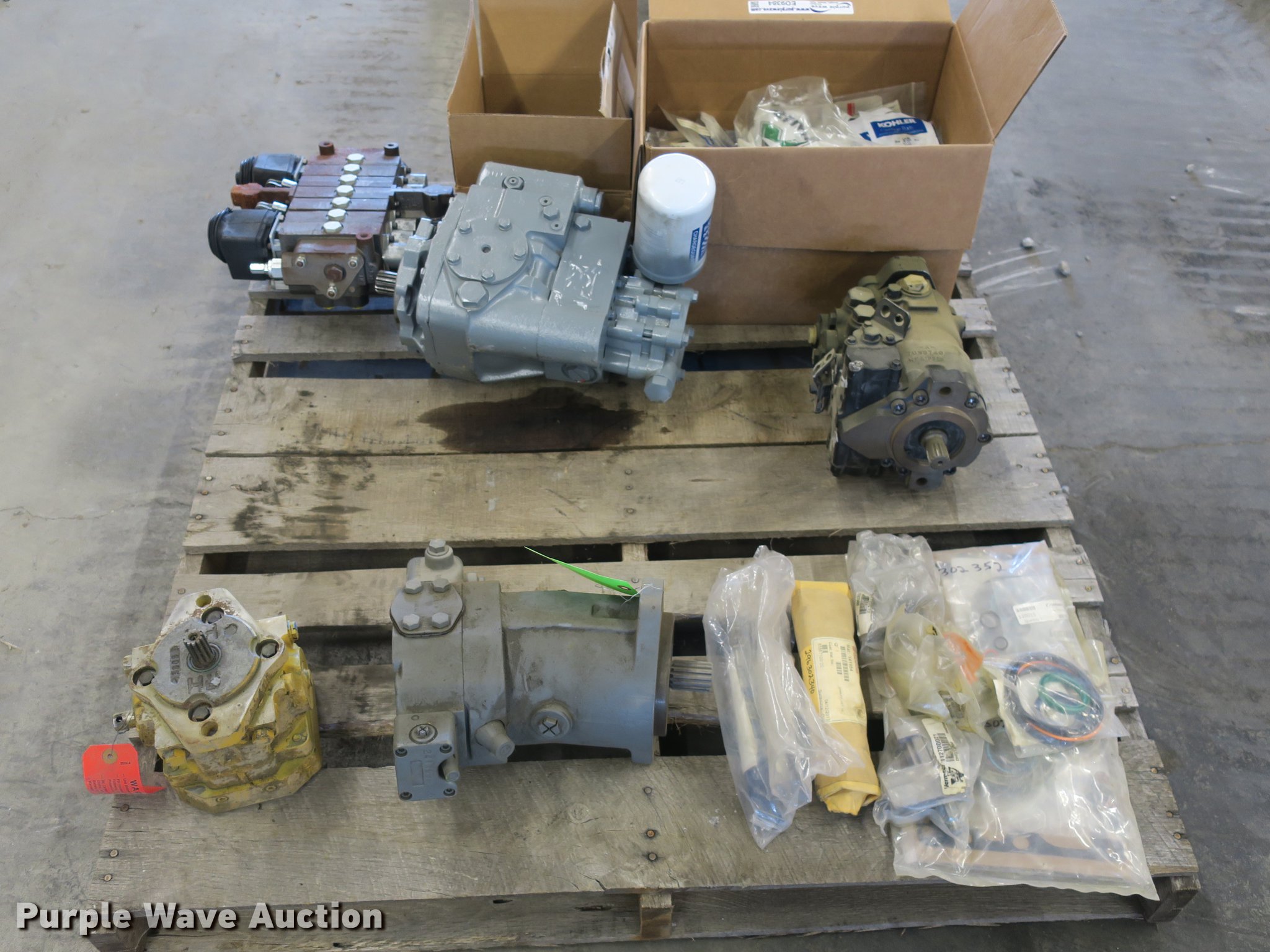 Vermeer hydraulic motors in Brookline, MO | Item EO9384 sold | Purple Wave