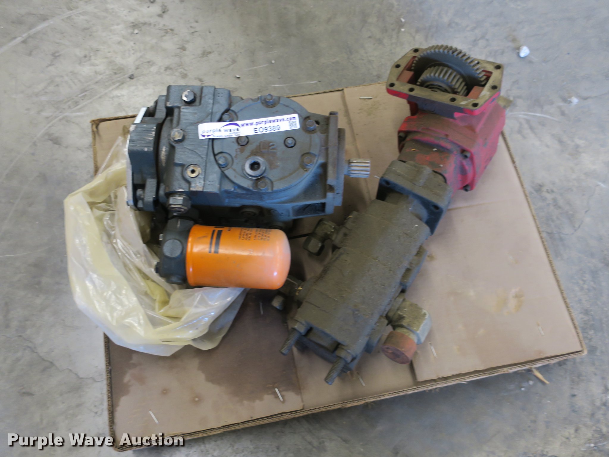 Vermeer hydraulic motor and gearbox in Brookline, MO | Item EO9389 sold ...
