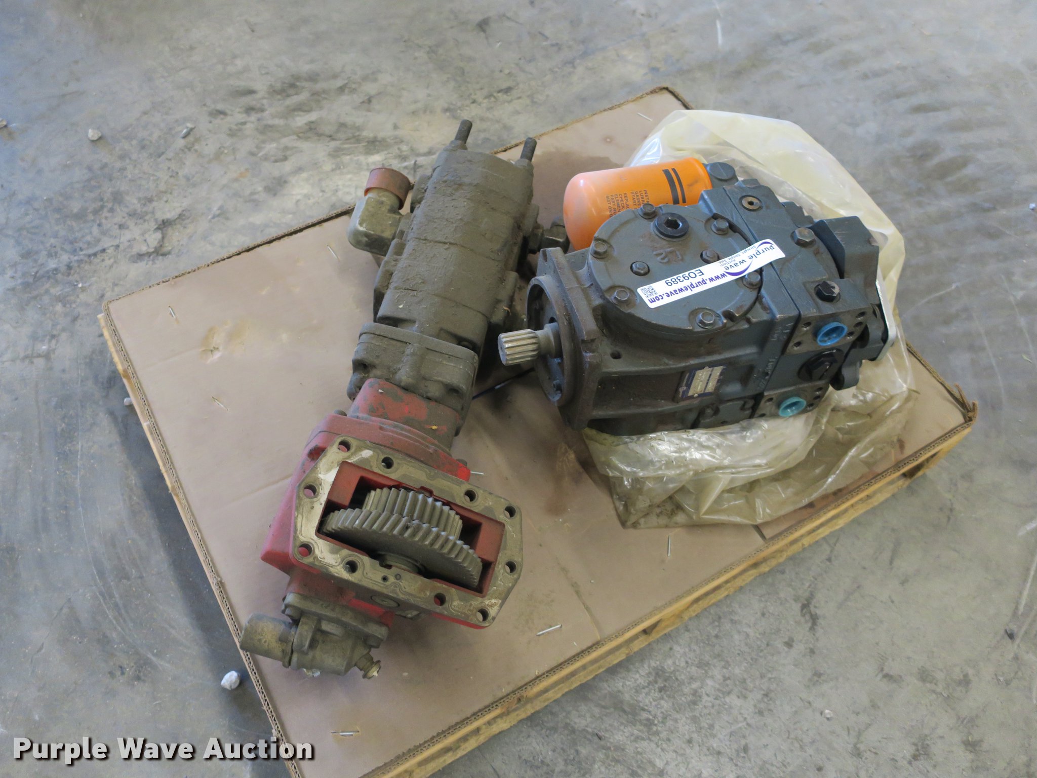 Vermeer hydraulic motor and gearbox in Brookline, MO | Item EO9389 sold ...