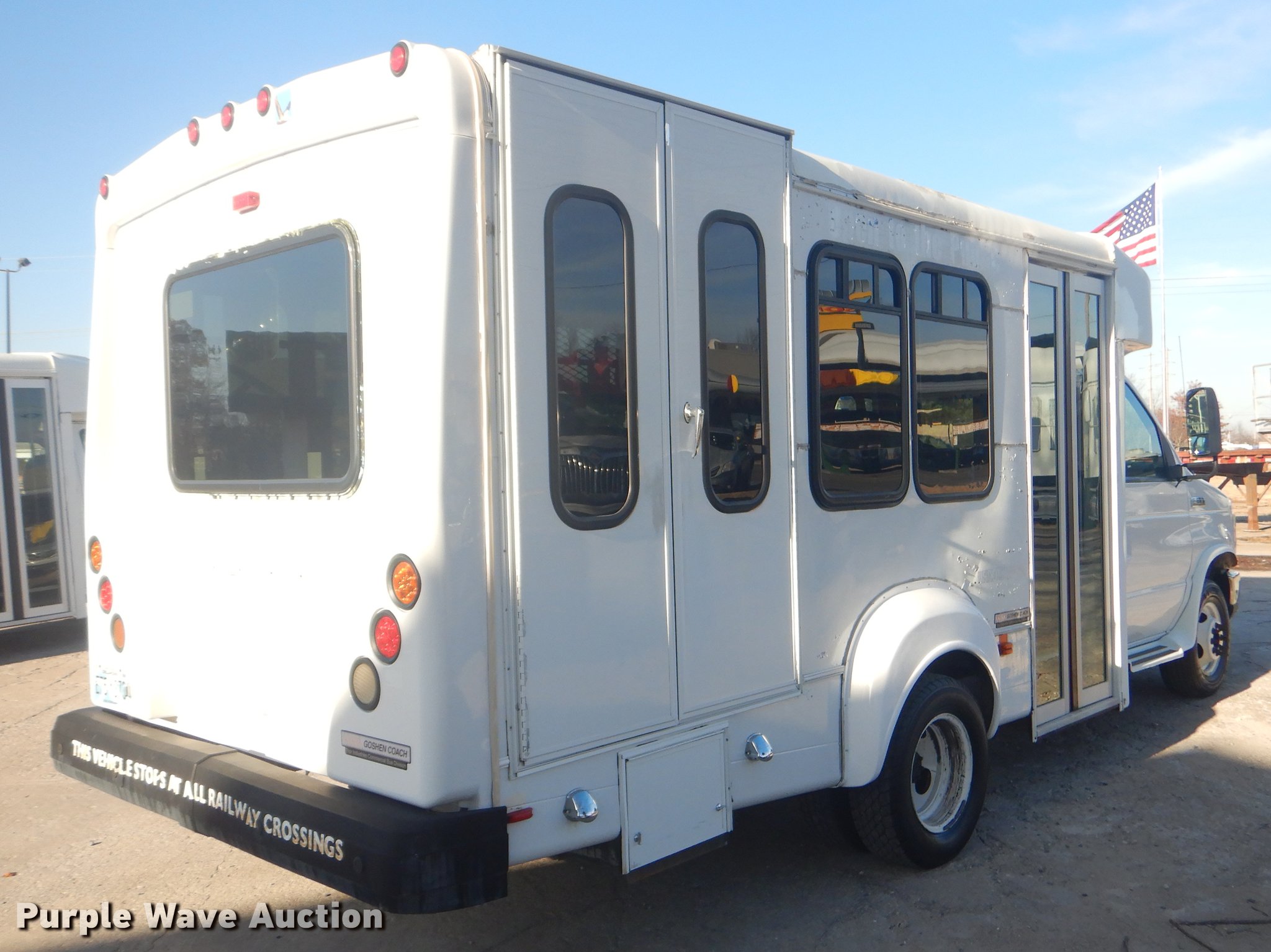 2008 Ford E350 Super Duty shuttle bus in Collinsville, OK | Item EW9732 ...