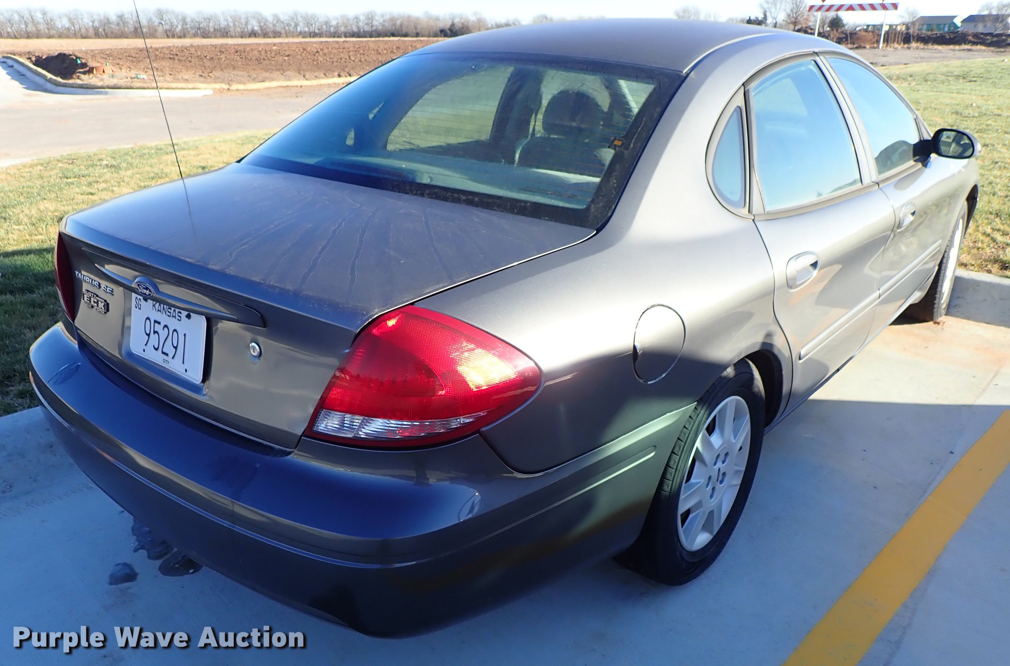 2005 Ford Taurus in Park City, KS | Item FI9457 sold | Purple Wave
