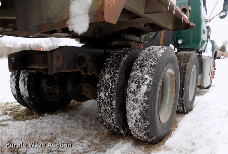 1995 Ford L9000 semi truck in Hunter, KS | Item DB9013 sold | Purple Wave