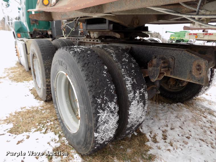 1995 Ford L9000 semi truck in Hunter, KS | Item DB9013 sold | Purple Wave
