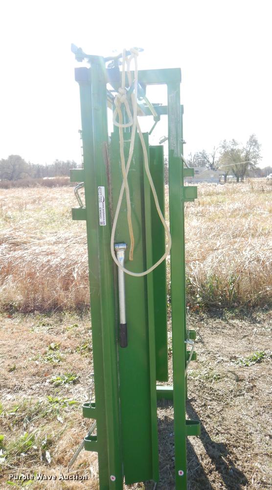 Bi-Fold livestock chute gate in Nowata, OK | Item EW9683 sold | Purple Wave