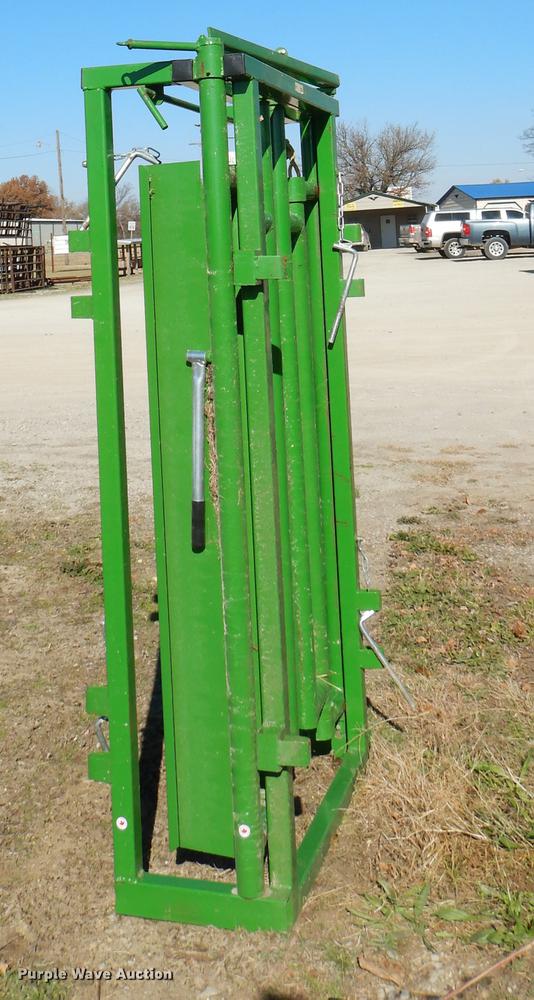 Bi-Fold livestock chute gate in Nowata, OK | Item EW9683 sold | Purple Wave