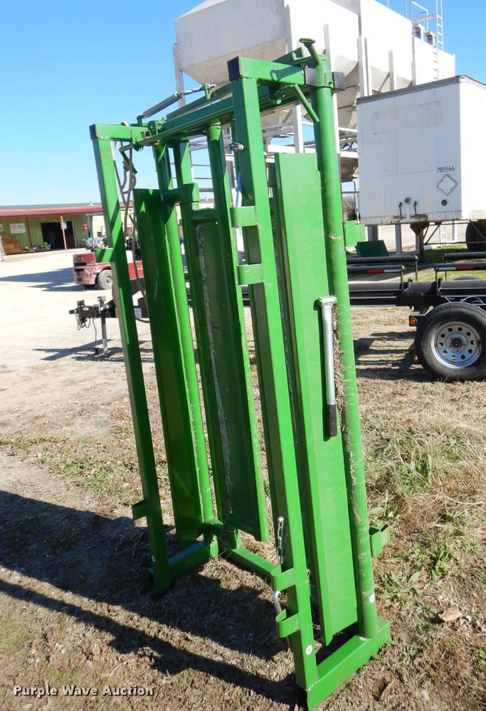 Bi-Fold livestock chute gate in Nowata, OK | Item EW9683 sold | Purple Wave