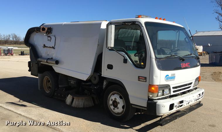 2004 GMC W5500 street sweeper truck in Wheatland, MO | Item DB9351 sold ...