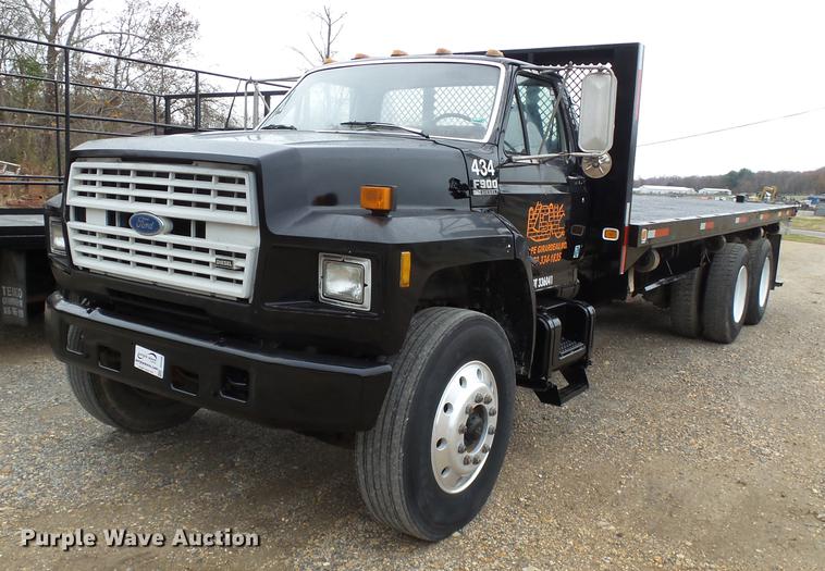 1990 Ford FT900 flatbed truck in Cape Girardeau, MO | Item DD2406 sold ...