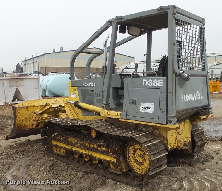 1998 Komatsu D38E dozer in McPherson, KS | Item DG2852 sold | Purple Wave
