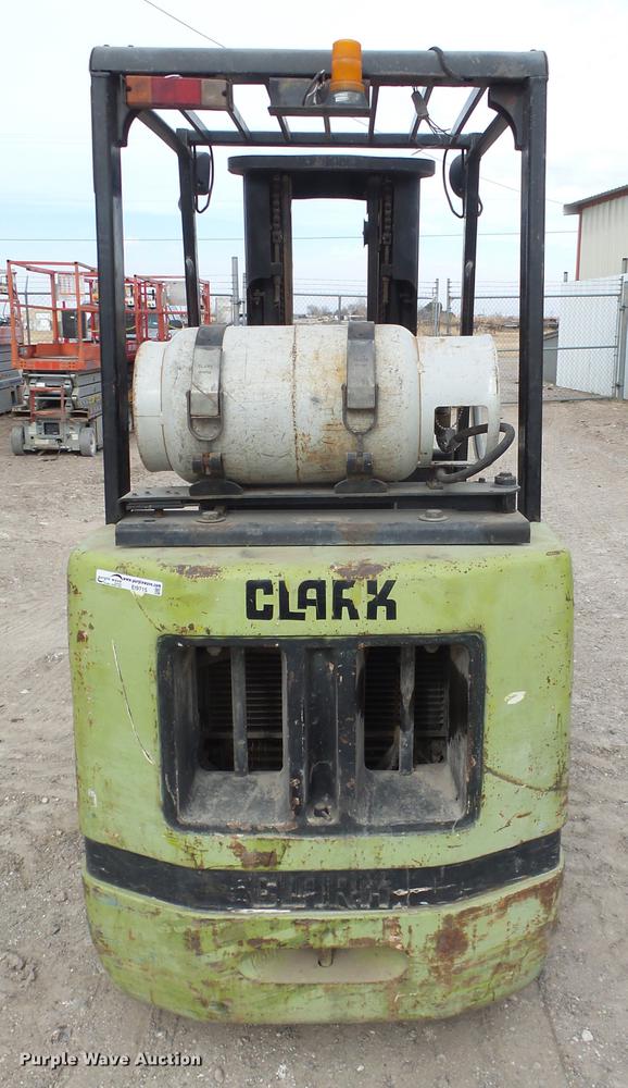 Clark CGC25 forklift in Wolfforth, TX | Item EI9715 sold | Purple Wave