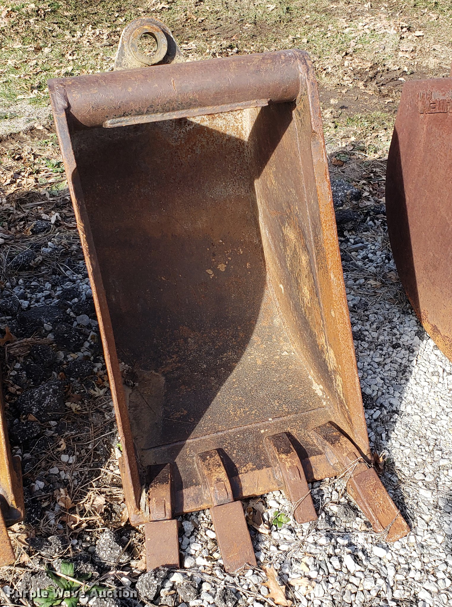 (5) Wain Roy excavator buckets in Agency, MO | Item AV9402 sold ...