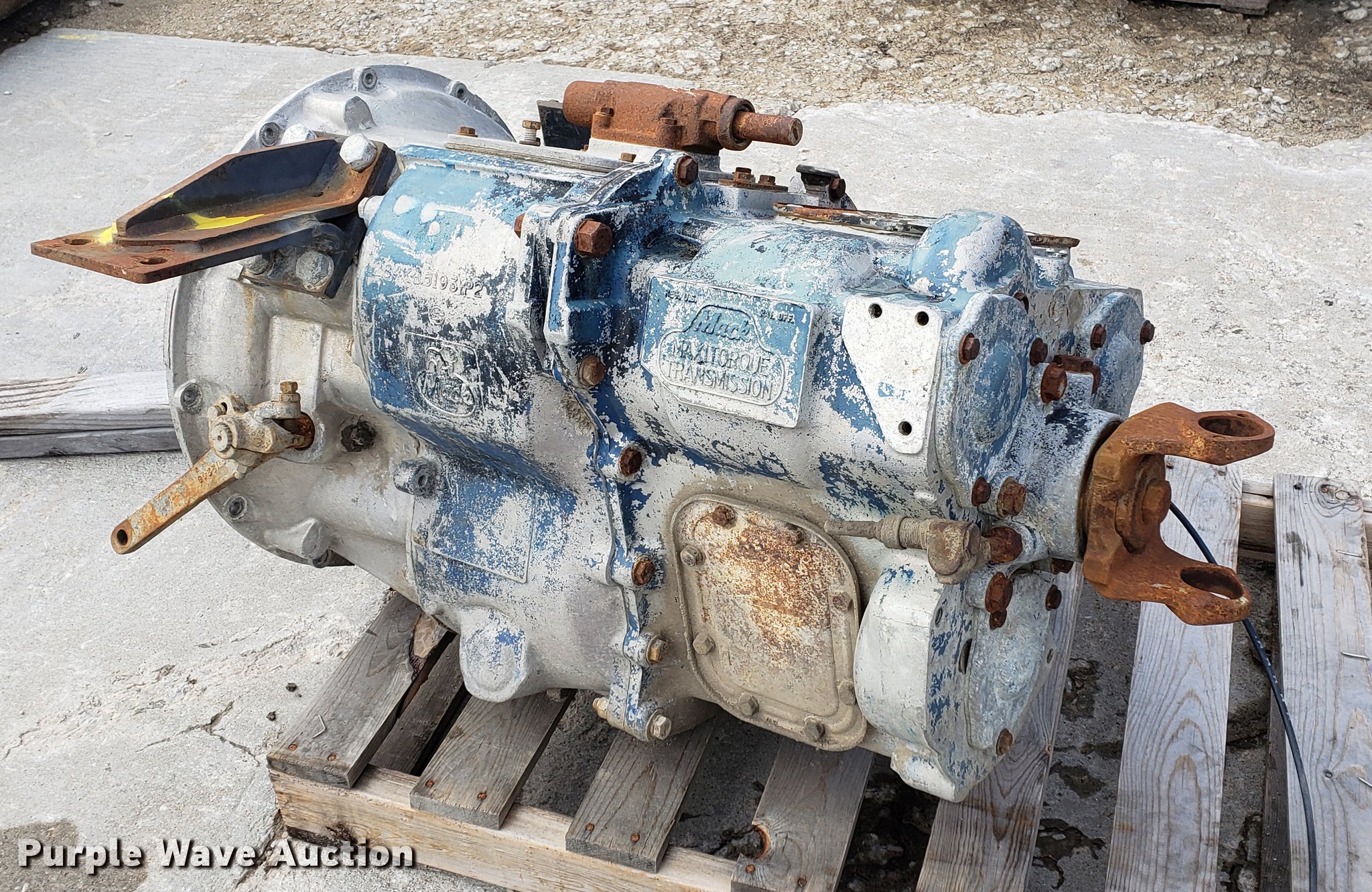 (3) Mack Maxitorque manual transmission in Liberty, MO | Item EF9949 ...