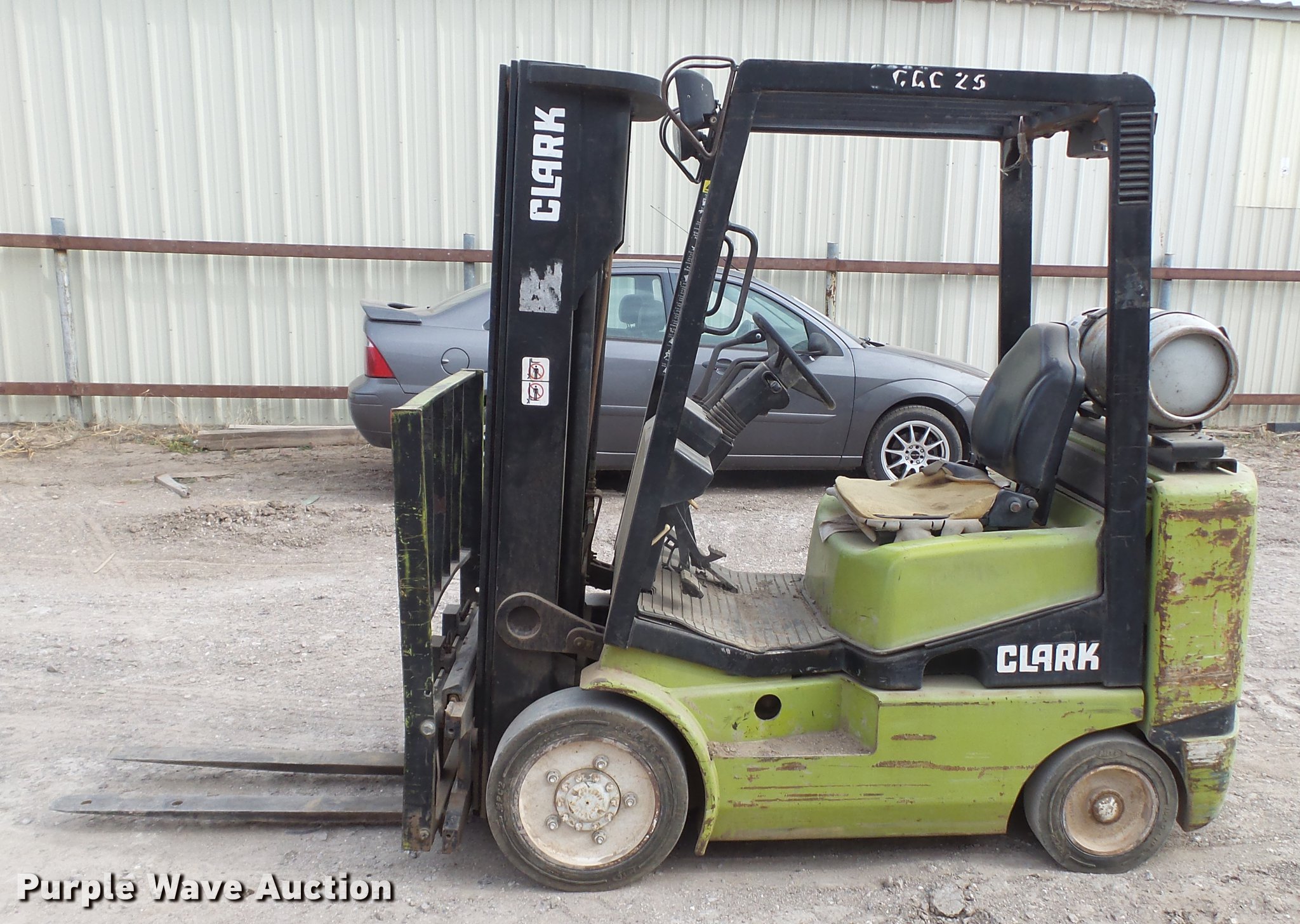 Clark CGC25 forklift in Wolfforth, TX | Item EI9715 sold | Purple Wave