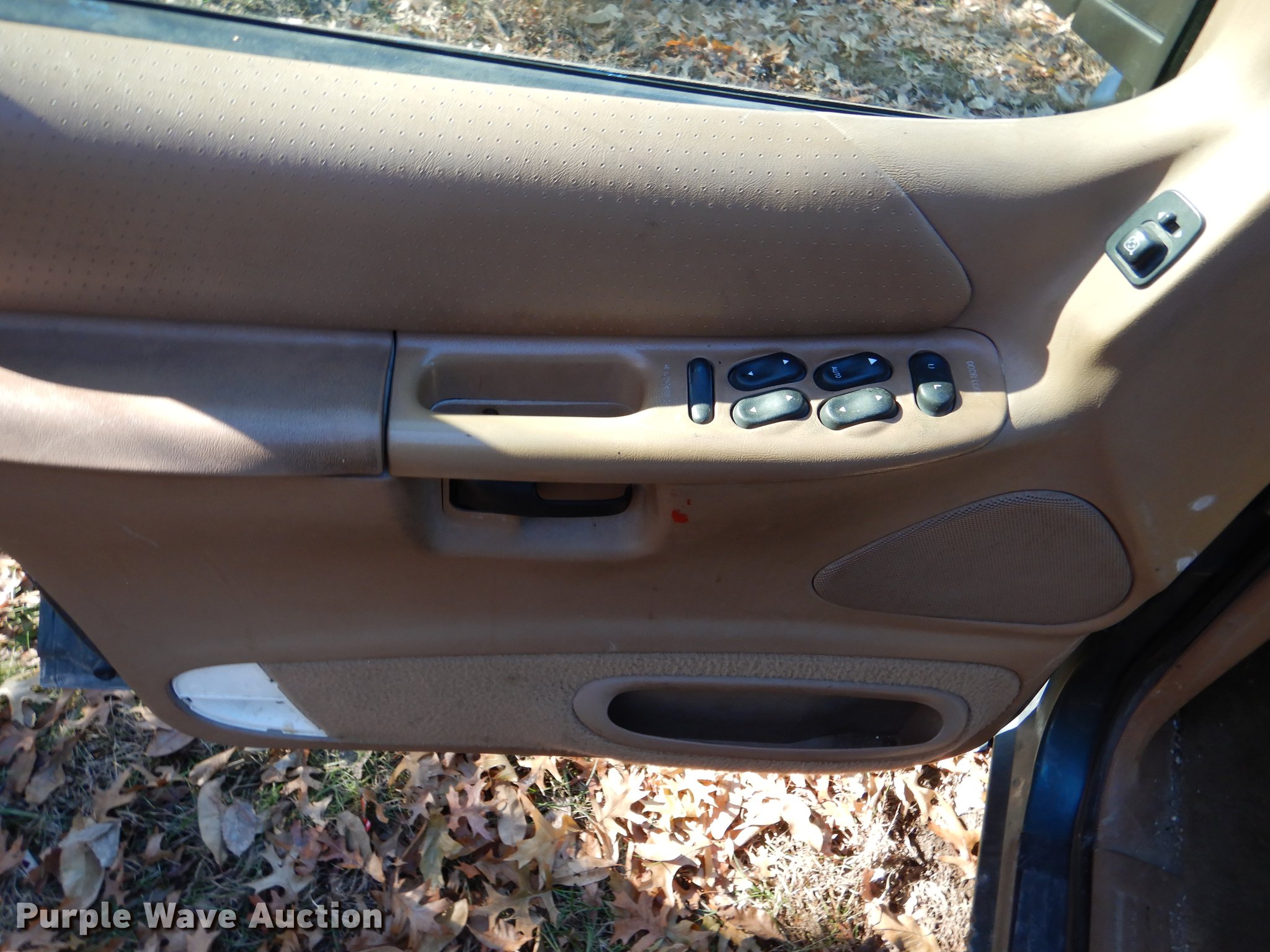 1995 Ford Explorer XLT SUV in Warrensburg, MO | Item DX9474 sold ...