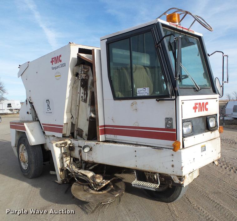 1986 FMC Vanguard 3000 street sweeper in Ransom, KS | Item DF2886 sold ...