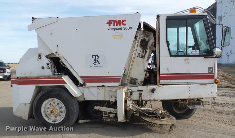 1986 FMC Vanguard 3000 street sweeper in Ransom, KS | Item DF2886 sold ...