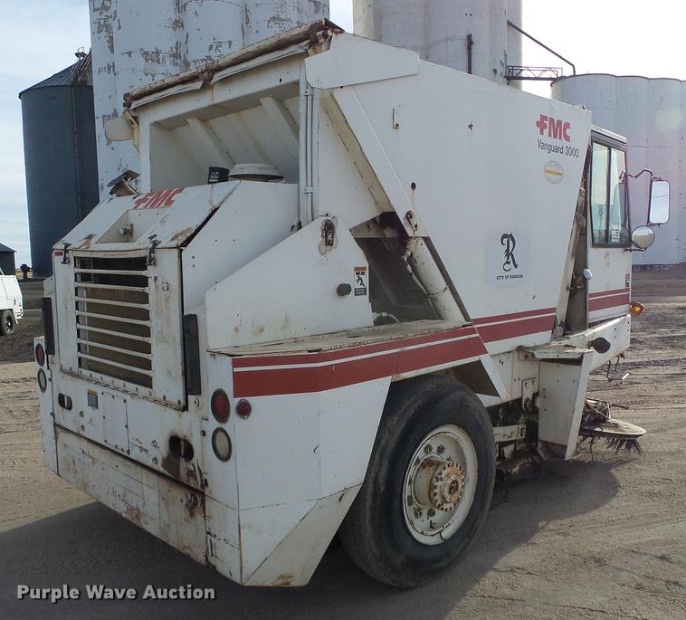 1986 FMC Vanguard 3000 street sweeper in Ransom, KS | Item DF2886 sold ...