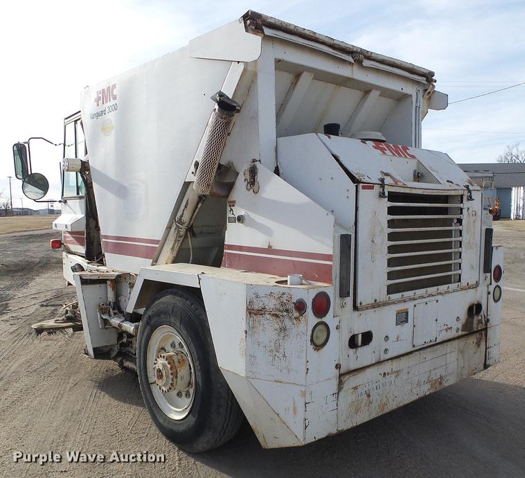 1986 FMC Vanguard 3000 street sweeper in Ransom, KS | Item DF2886 sold ...