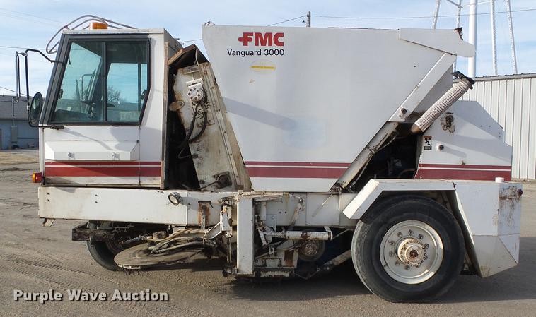 1986 FMC Vanguard 3000 street sweeper in Ransom, KS | Item DF2886 sold ...