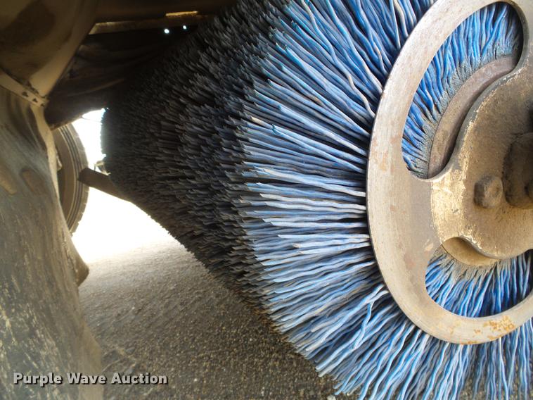 1986 FMC Vanguard 3000 street sweeper in Ransom, KS | Item DF2886 sold ...