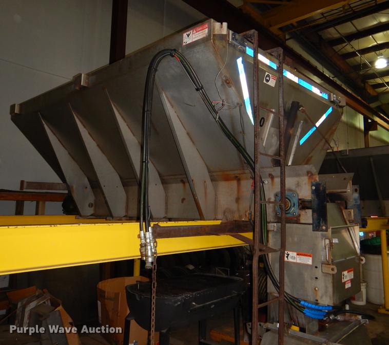 Monroe stainless steel V-box spreader in Merriam, KS | Item EA9139 sold ...