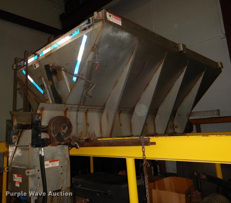 Monroe stainless steel V-box spreader in Merriam, KS | Item EA9139 sold ...