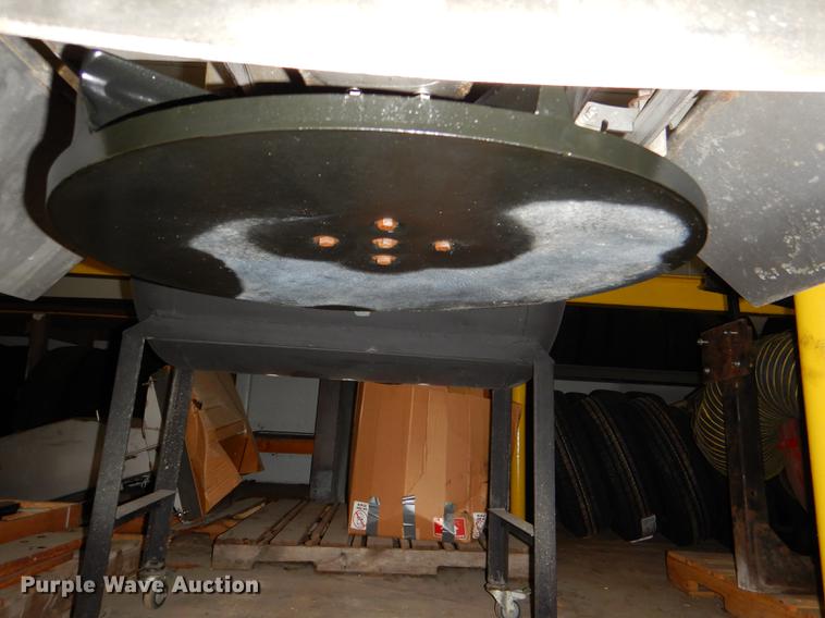 Monroe stainless steel V-box spreader in Merriam, KS | Item EA9139 sold ...