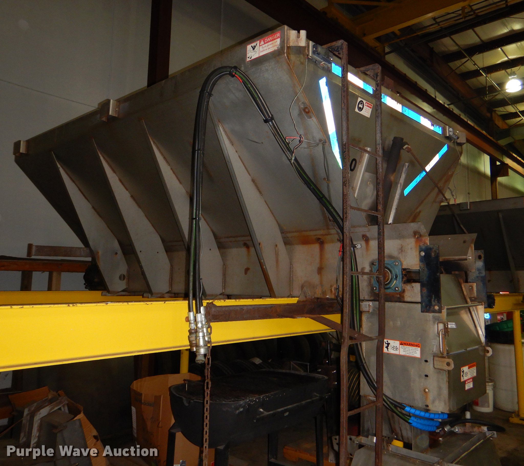 Monroe stainless steel V-box spreader in Merriam, KS | Item EA9139 sold ...