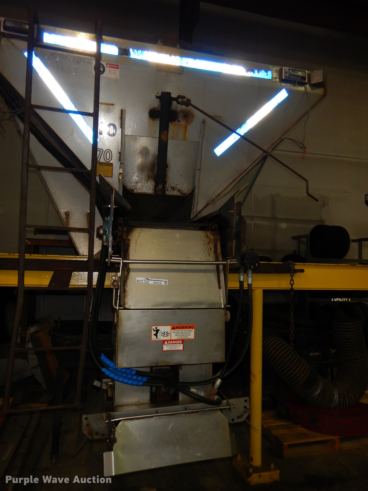 Monroe stainless steel V-box spreader in Merriam, KS | Item EA9139 sold ...