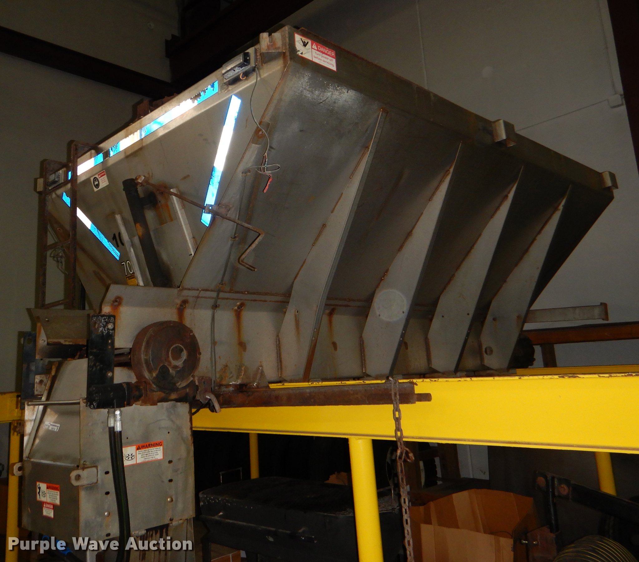 Monroe stainless steel V-box spreader in Merriam, KS | Item EA9139 sold ...