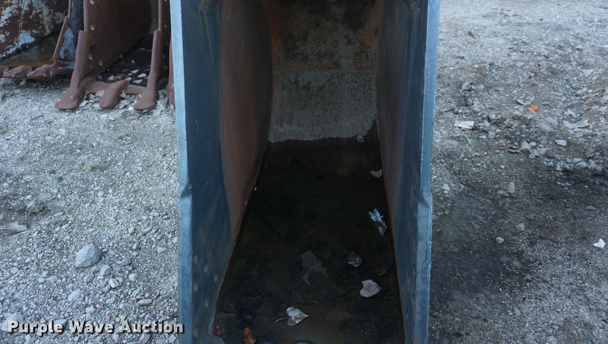 CF 30"W three tooth excavator bucket in Kansas City, KS | Item DI9304 ...