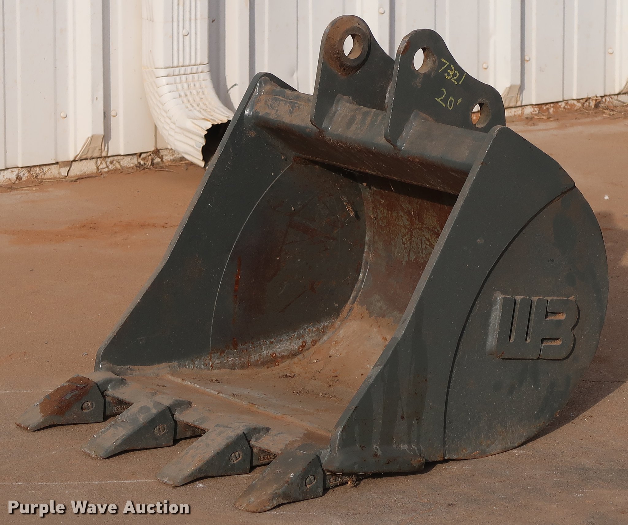WB excavator bucket in Hennessey, OK | Item FI9773 sold | Purple Wave